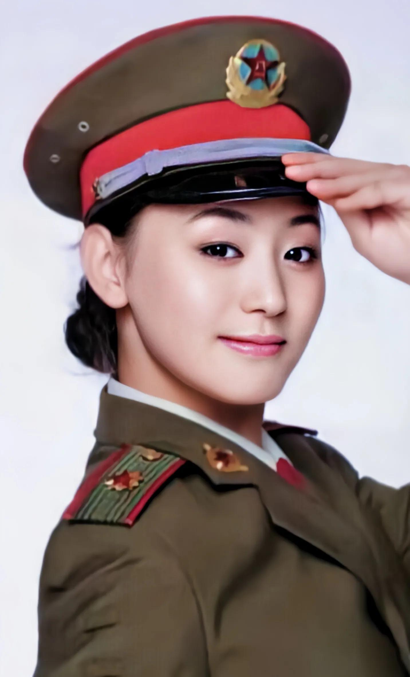 Chinese female soldiers in military uniforms are so handsome - iNEWS
