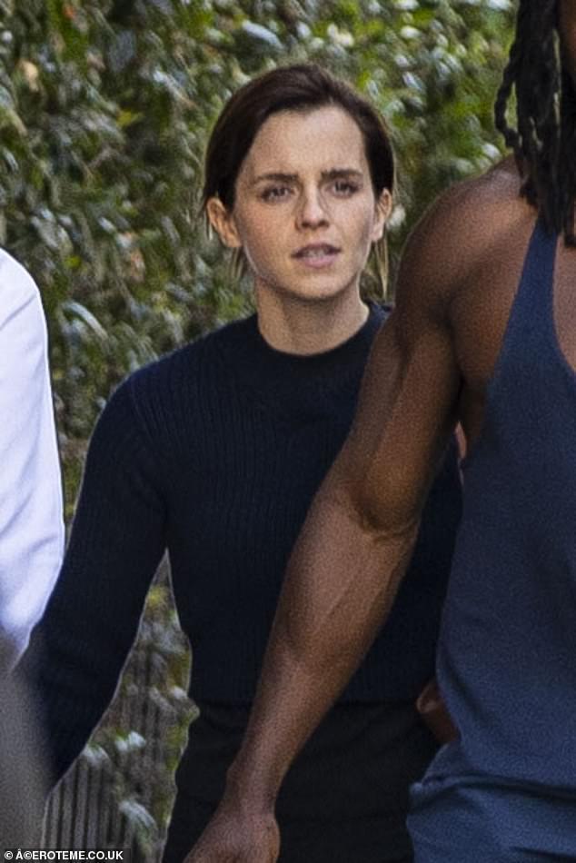 32-year-old Emma Watson walks with black men!The pure face is haggard ...