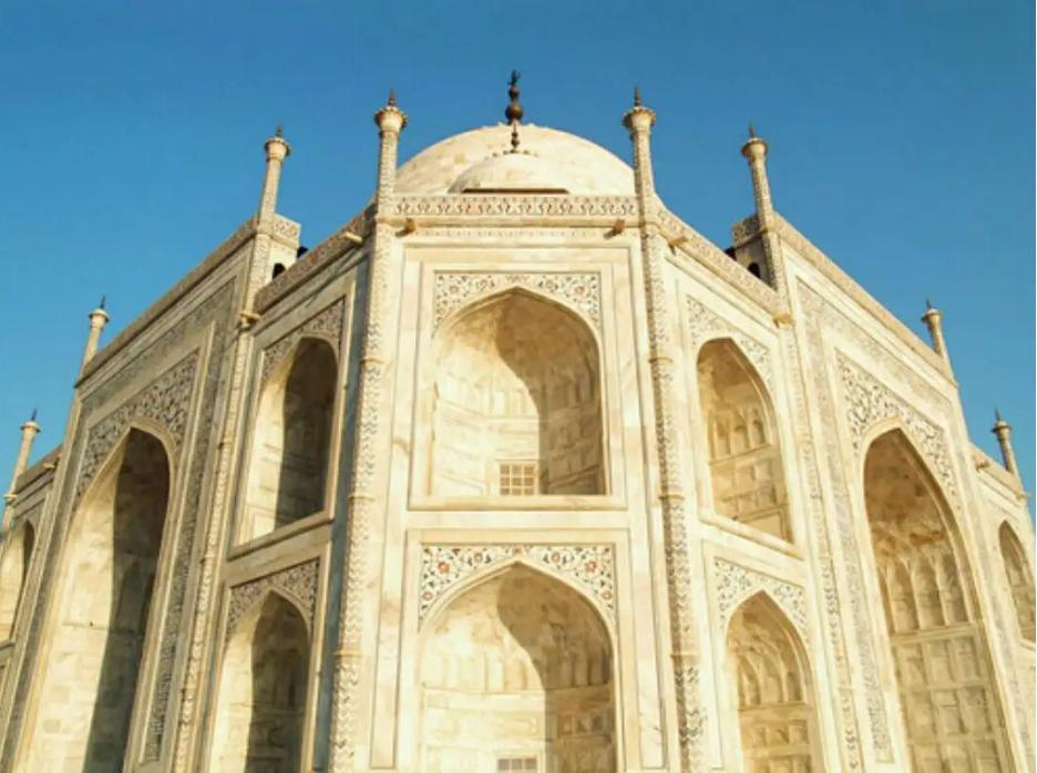 The Taj Mahal was built in the early 17th century. What are its ...