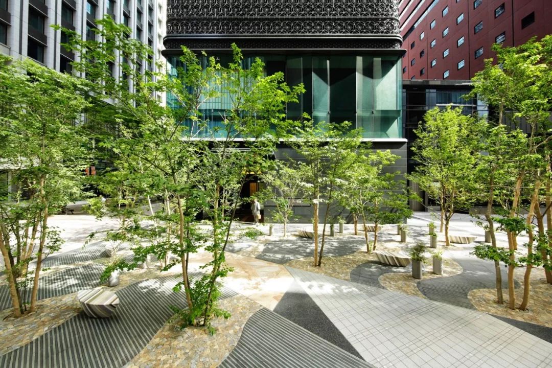 Featured pavement, creating a beautiful ground landscape - iNEWS