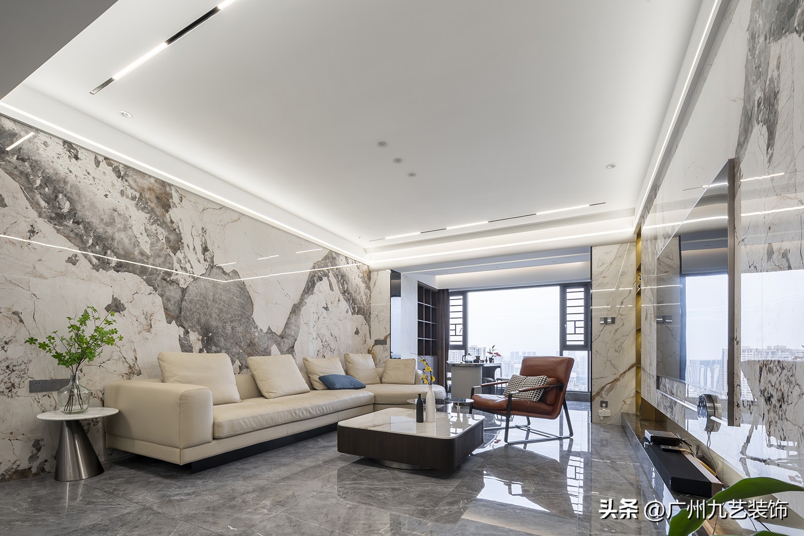 Refurbishment of 190m² hardcover room - iNEWS