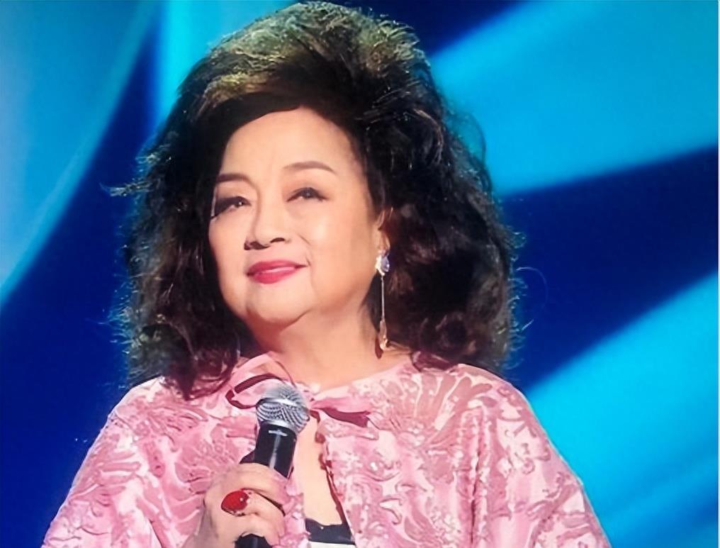 On this night in Hong Kong, the gangster singer completely revealed his ...