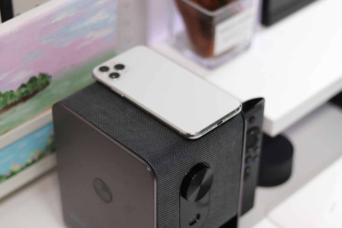 Have you ever seen a projector that flips 360 degrees? AOC Y1S: 3400 ...