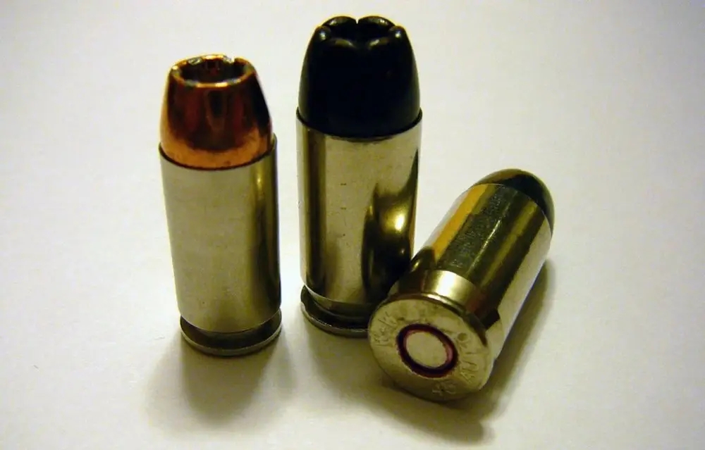 Top 10 banned weapons in the world - iNEWS