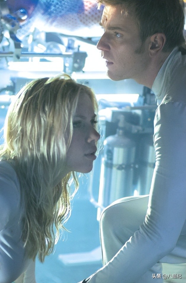 The movie "Escape from Clone Island": How does the director Michael ...