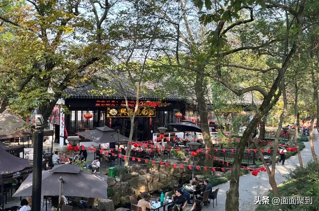 The King of Plain Noodles "Mushroom Oil Noodles", Xingfu Temple, Yushan ...