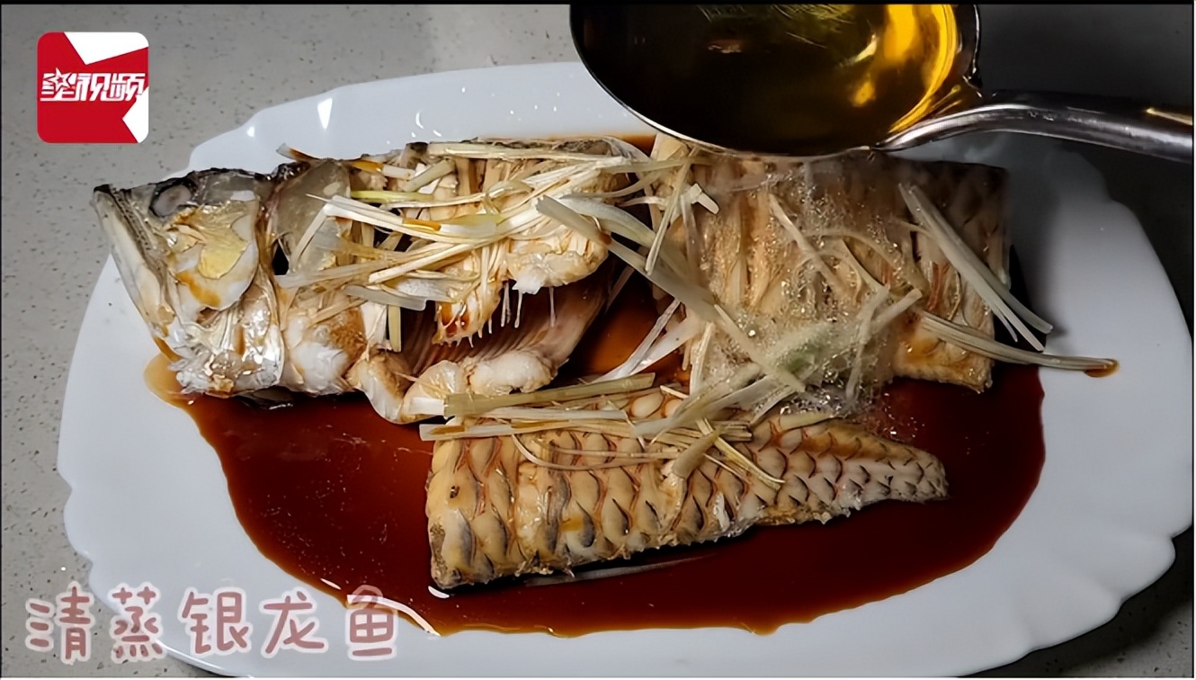 The man steamed the silver dragon fish that he had raised for 3 years ...