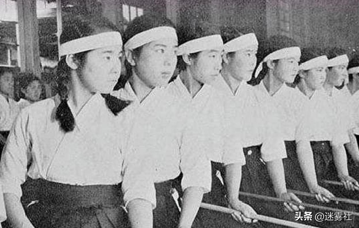 In 1945, the Chinese company commander married a Japanese female ...