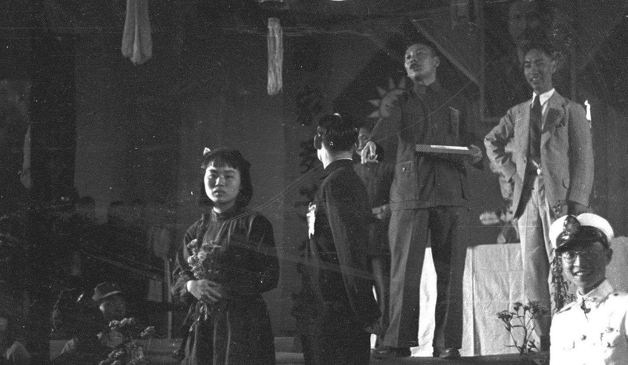 Literature and History: How did Chiang Kai-shek "pass the throne" to ...