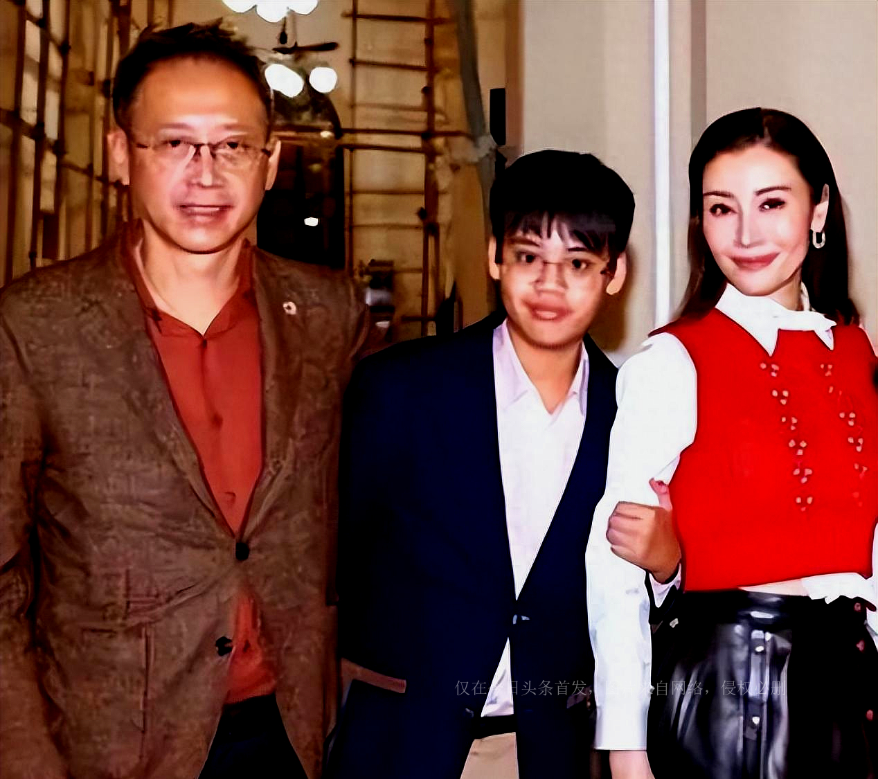 Li Jiaxin's 11-year-old son Xu Jiantong officially took over the family ...