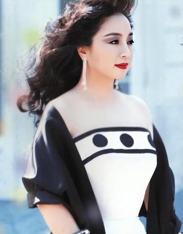 The disappearance of Xu Xiaofeng is the sorrow of the entertainment industry. - iNEWS