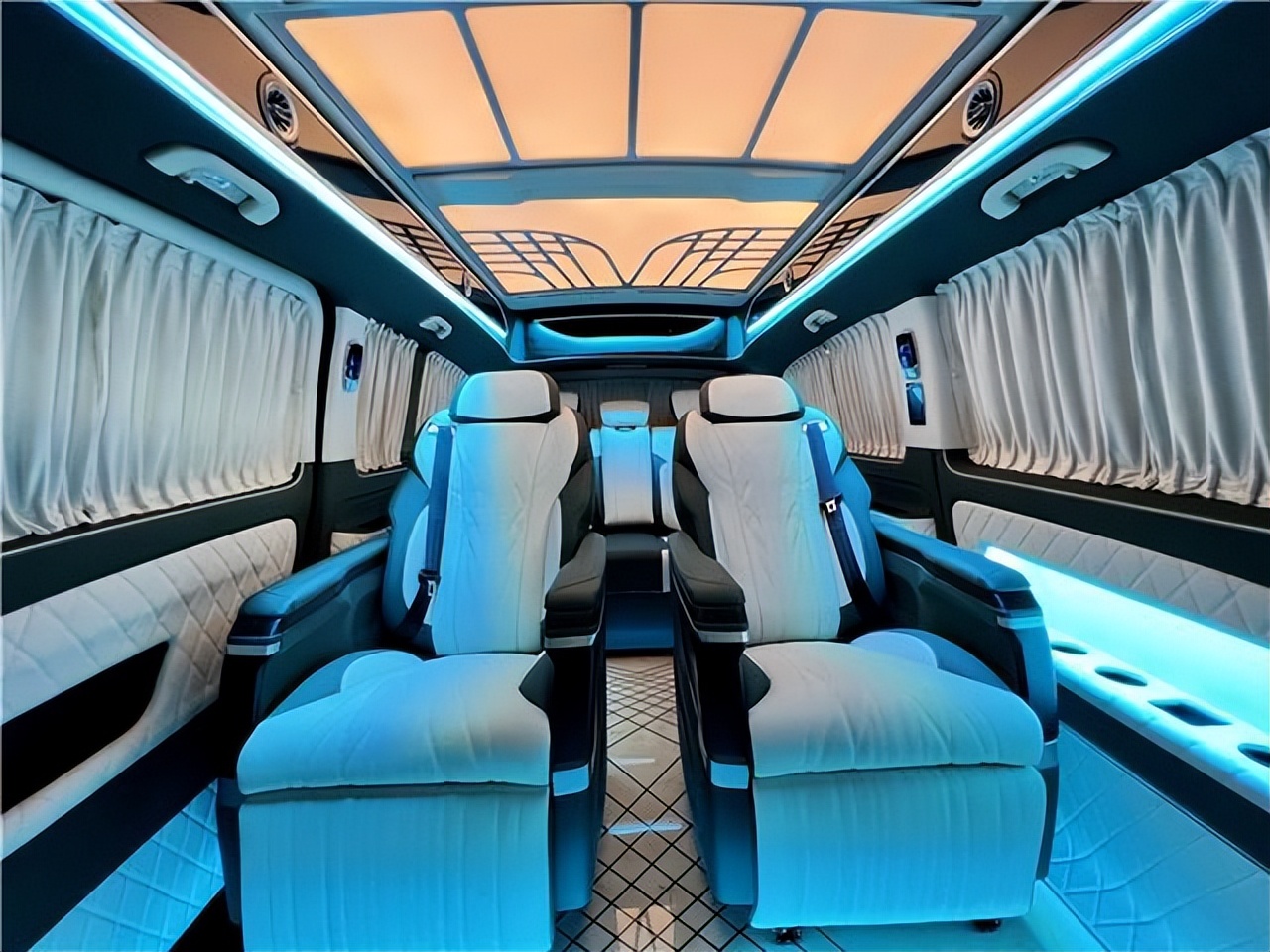 Mercedes-Benz Vito refit, high-top Maybach VS680L, million-level high-end business palace - iNEWS