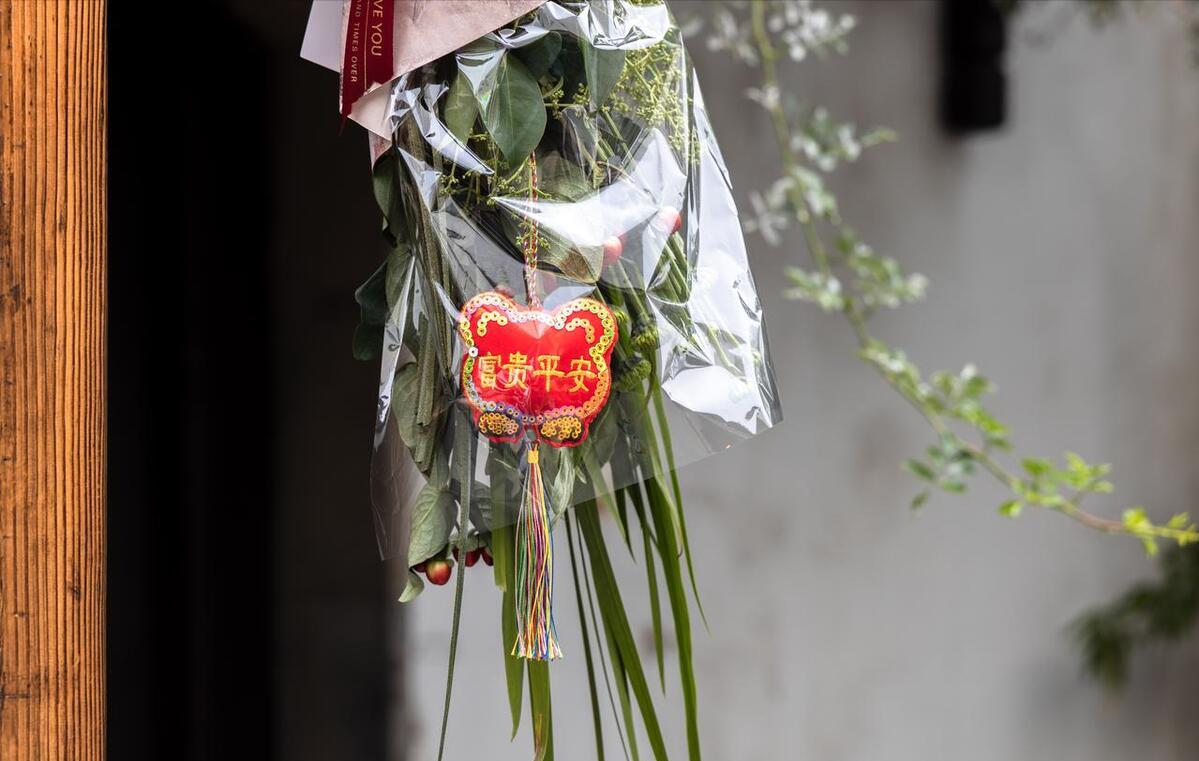 Borrowing the clear wind to see thousands of miles away, only Lisao ...