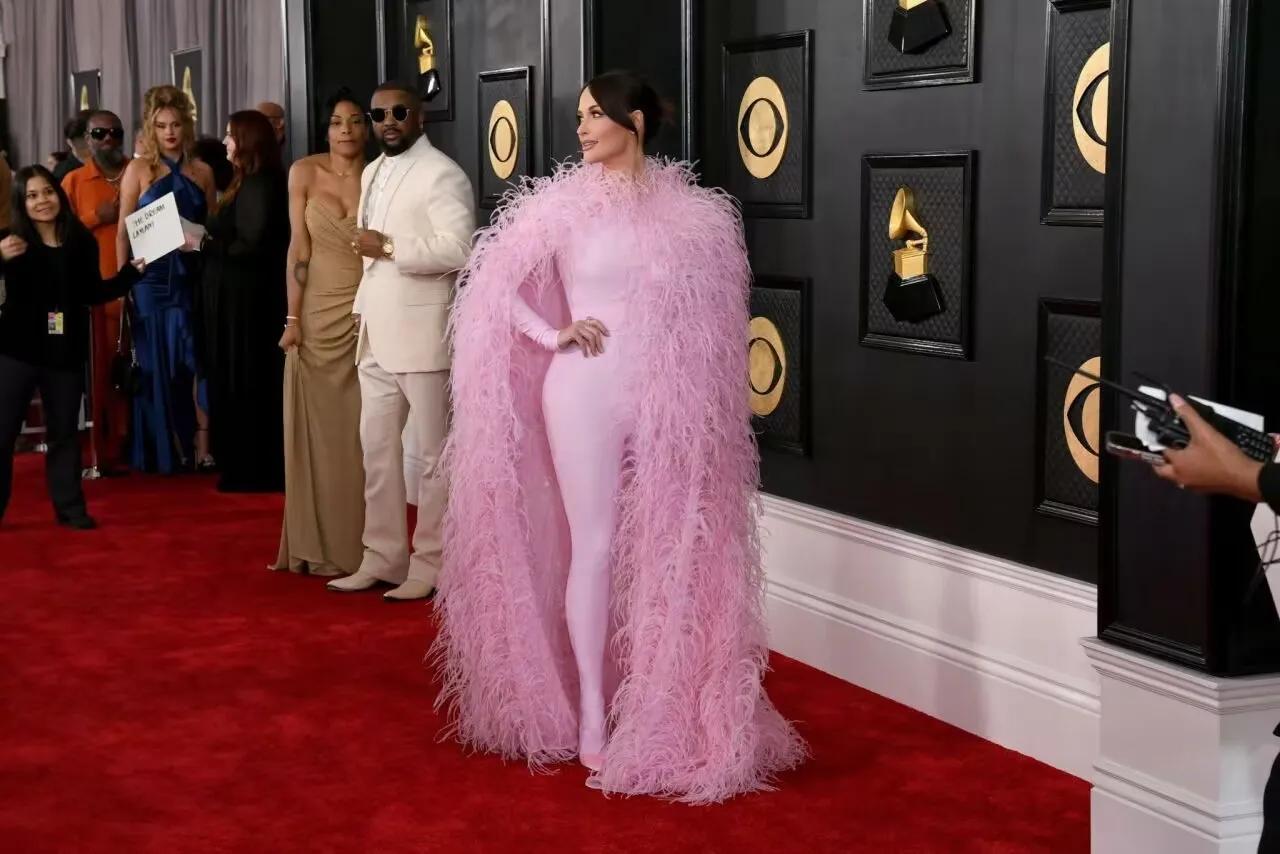 "Pink Lady" Kathy Musgraves - iNEWS