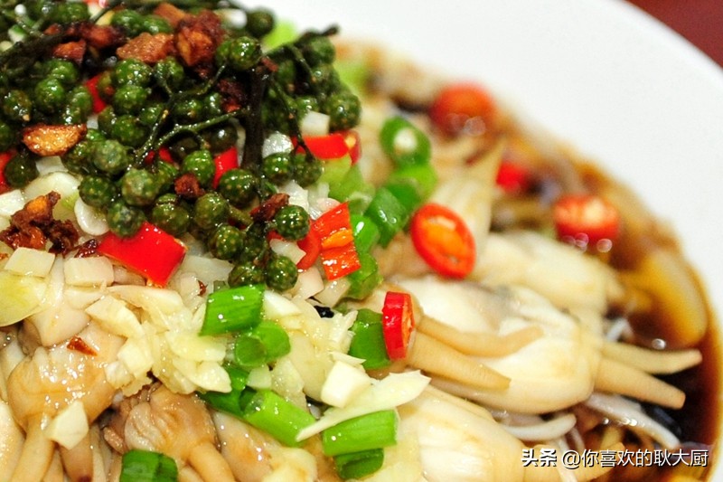 The razor clams are fresh and tender, and the seafood salad is also ...