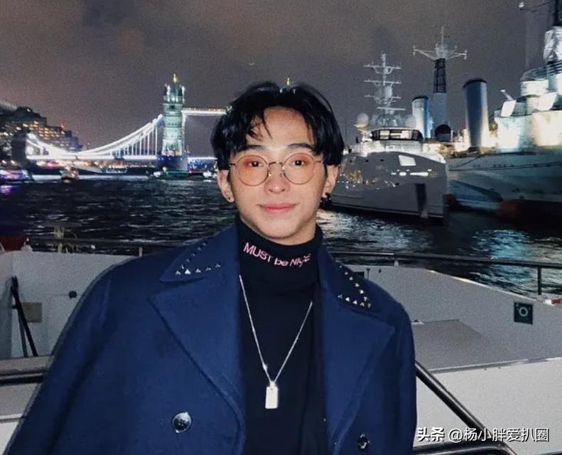 Yu Chengqing's son wears women's clothes again!Hollow suspenders with ...