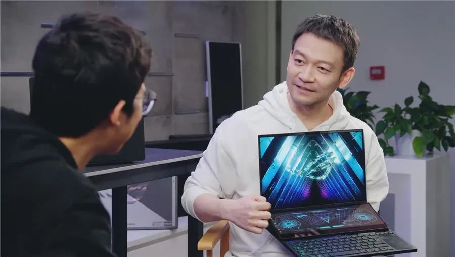 Guo Fan, director of The Wandering Earth, attended the ROG2023 press ...