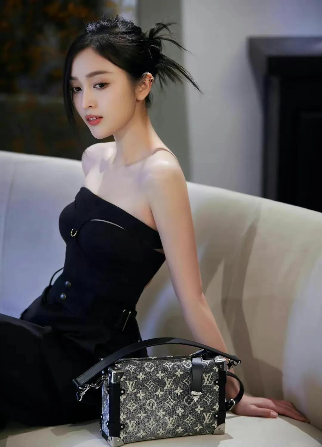 Xiaohua Wu Xuanyi, fresh and beautiful, extraordinary and charming - iMedia