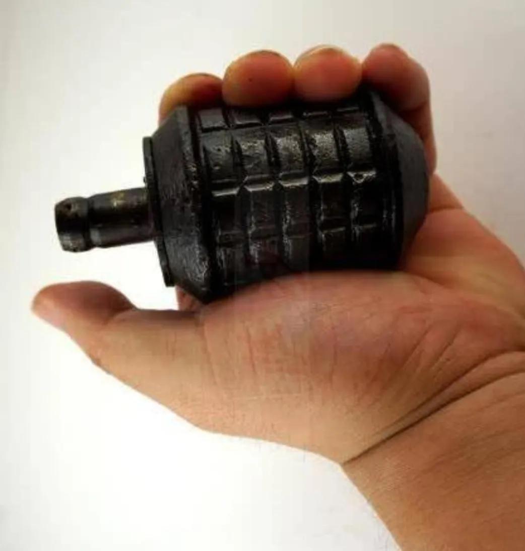 Japanese Type 97 grenade, the weight of the whole grenade is about 200 ...