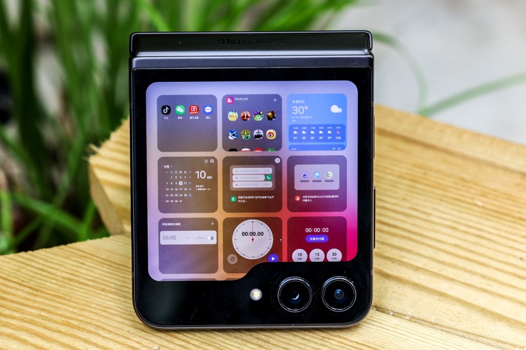 Z Flip5 Shanghai Tasting: Folding Innovation Goes Further - iNEWS