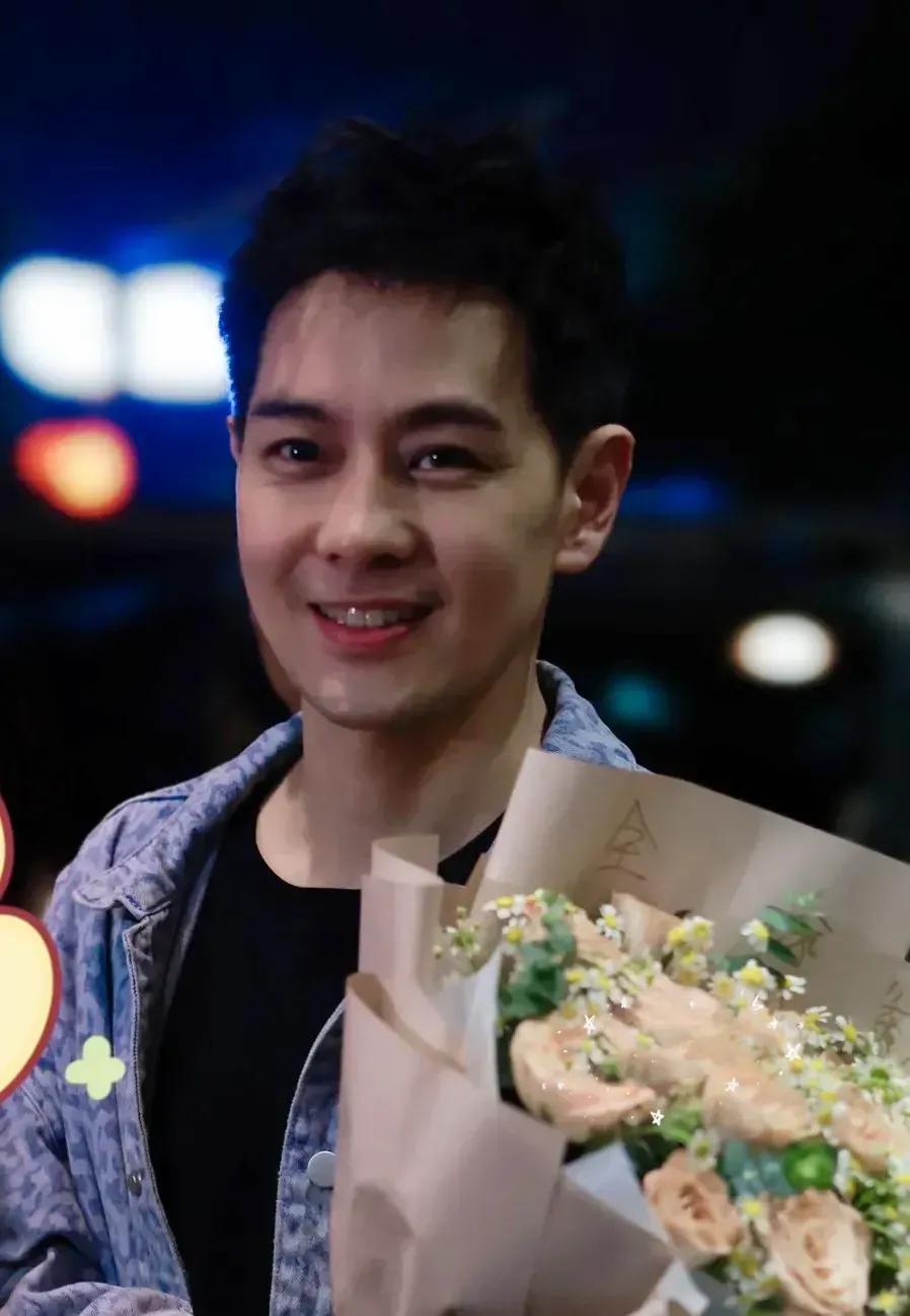 Recent photos of Jimmy Lin: The face is back to the original, handsome ...