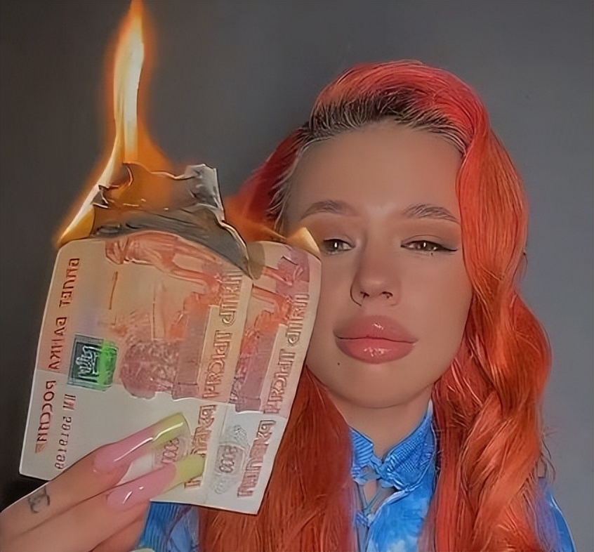 What does the 22-year-old blogger and model Instasamka do? - iNEWS