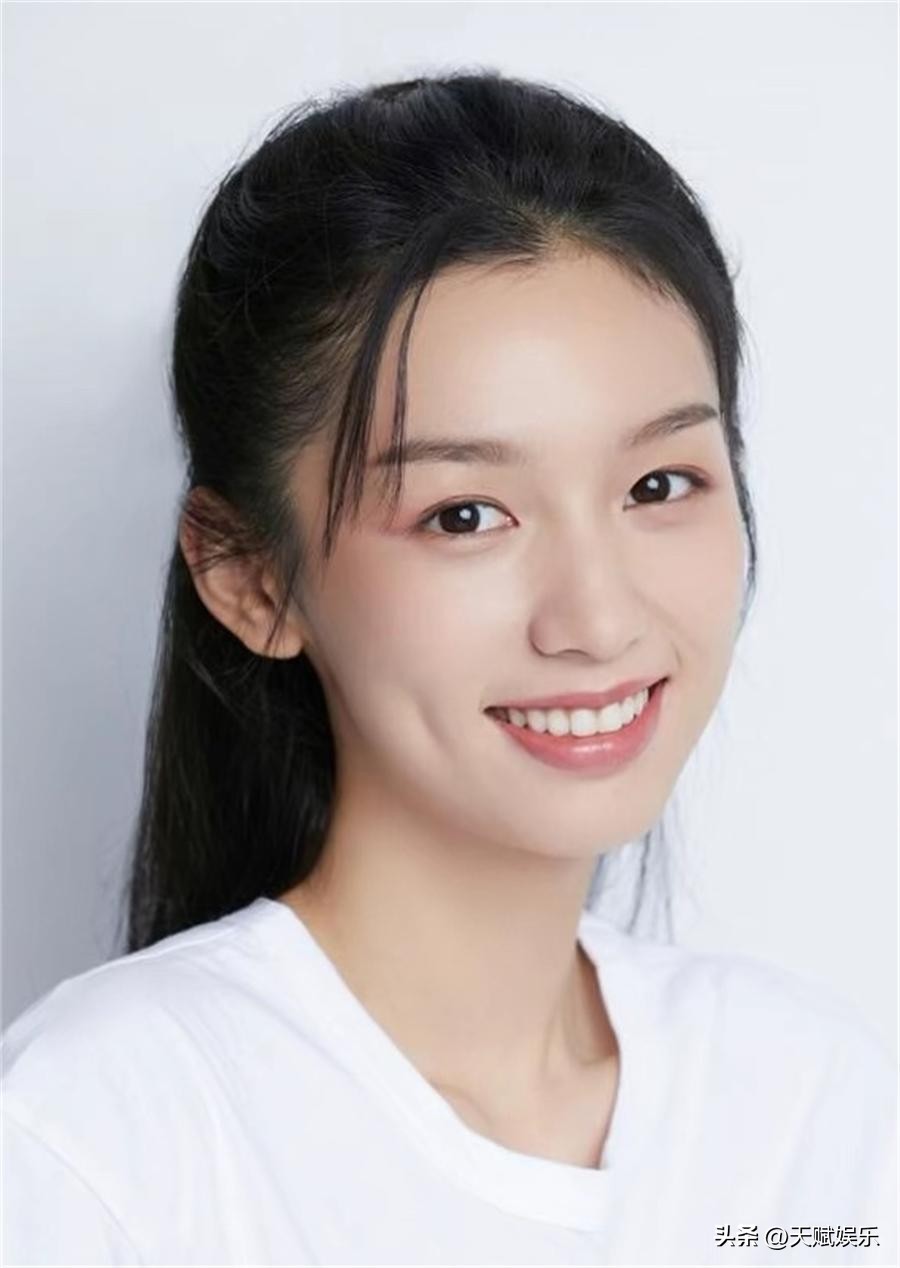 Film and television actress Zhou Ye photo album (12) - iNEWS