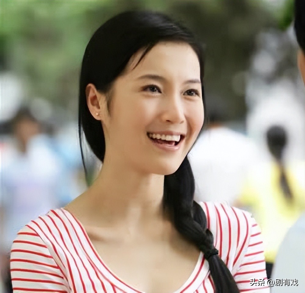 Sun Jingjing and Yu Zheng are traveling in Hong Kong intimately, with a ...