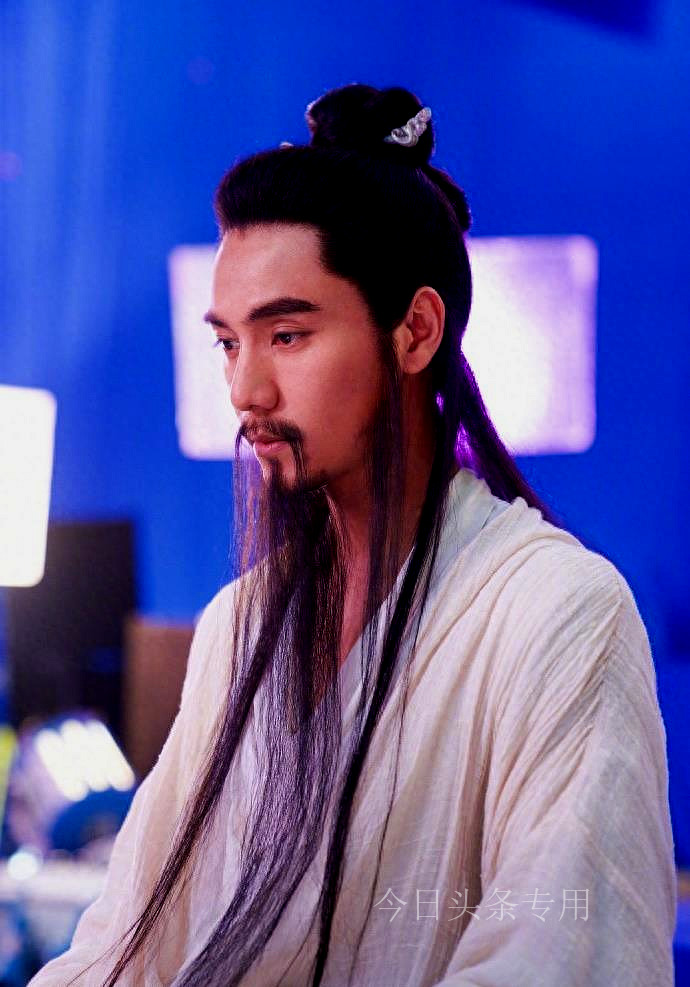 Xiao Zhan and Cheng Yi stood guard while the paparazzi dismantled Yang ...