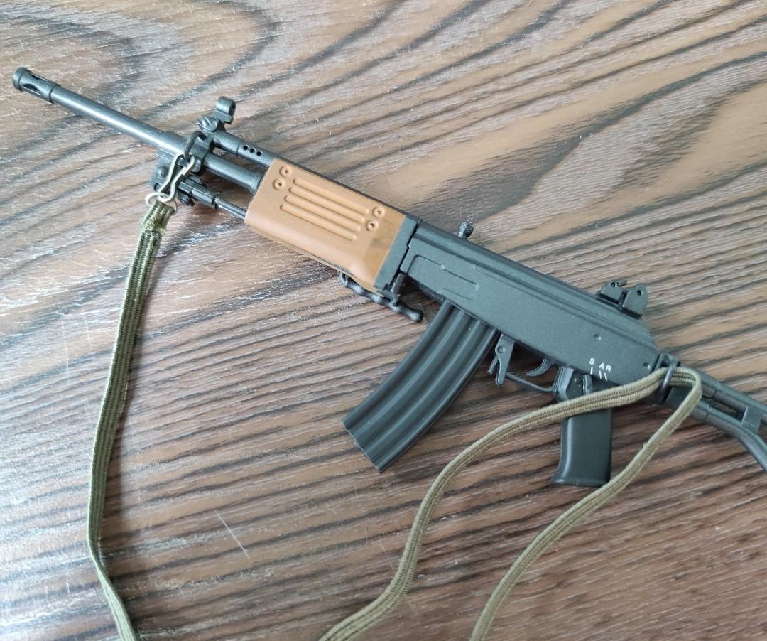 Review of Galil rifle design and military history in "Rifle Ranking ...