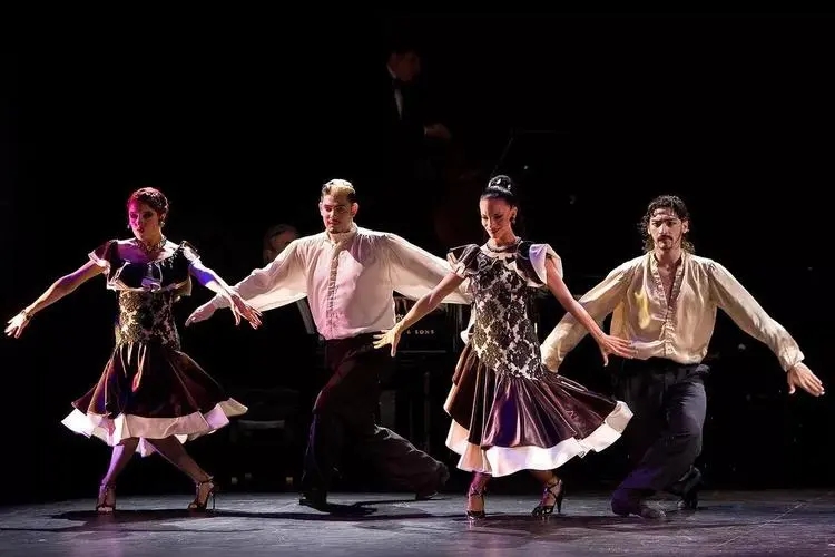 Italy's "Tarantella Dance" integrates strong regional characteristics ...