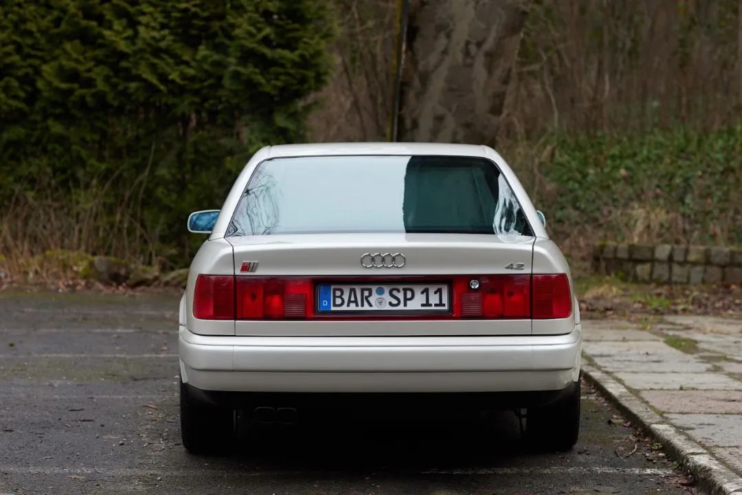 4.2-liter V8 engine first-generation Audi S4 sports sedan - iNEWS