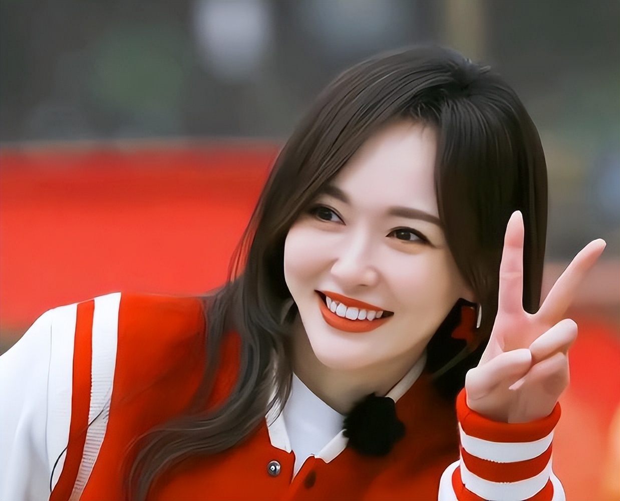 Tang Yan's Weibo night was rejected, and fans scolded the studio. Is ...