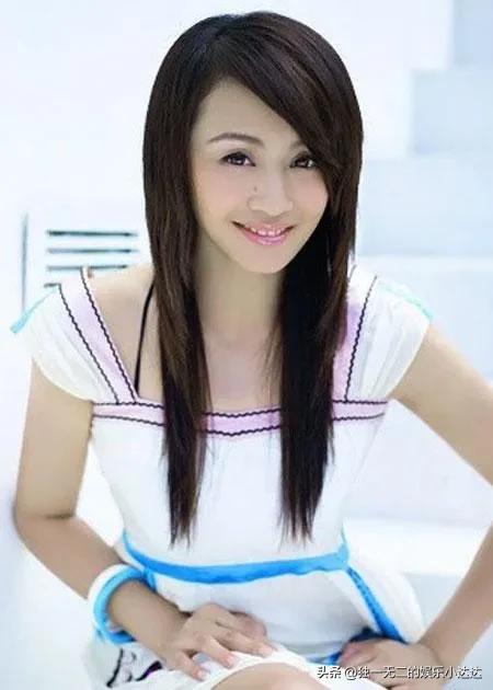 Cao Ying's smile is even more beautiful, especially her beauty spot ...