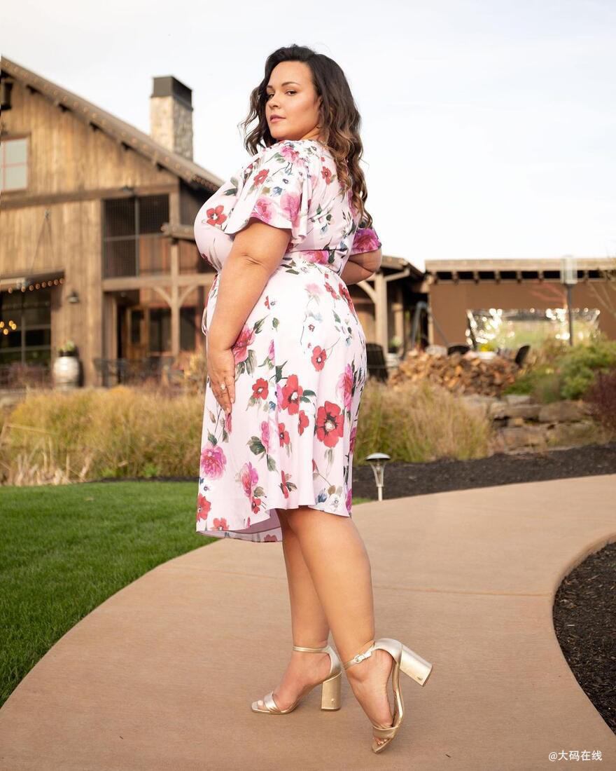 American Plus Size Model Nicole Denise Johansson (Nicole Denise ...