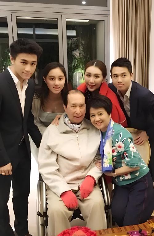 In 1986, 65-year-old wealthy boss Stanley Ho met a 26-year-old beauty ...