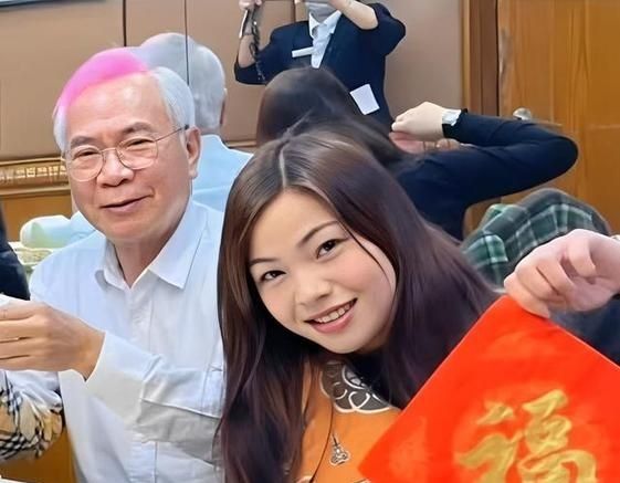 72-year-old Hong Kong Entertainment Li Longji said that taking medicine ...