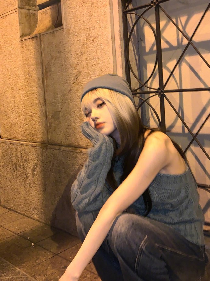 Beautiful little Ju! Silver-brown patchwork hair is modern and eye ...