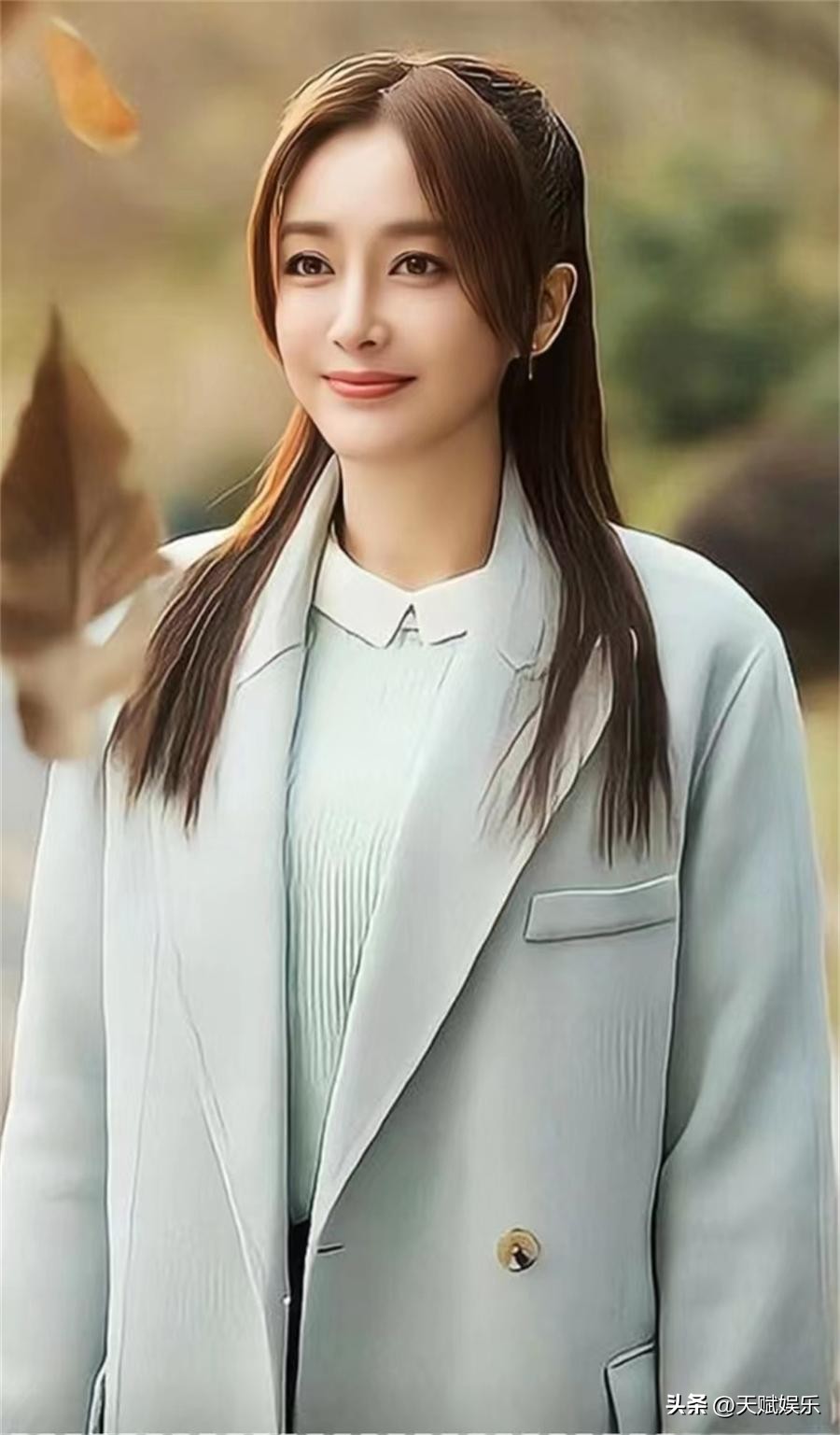 Actress and singer Qin Lan's photo album "Fifteen" - iNEWS