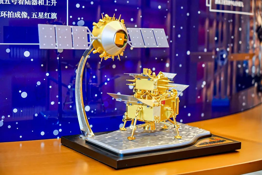 There is Light - Special Exhibition of "Equator North and South Star ...