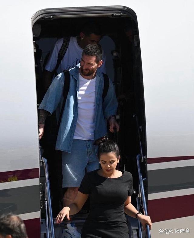 top class! Messi's private jet arrived in Beijing, and the ground staff ...