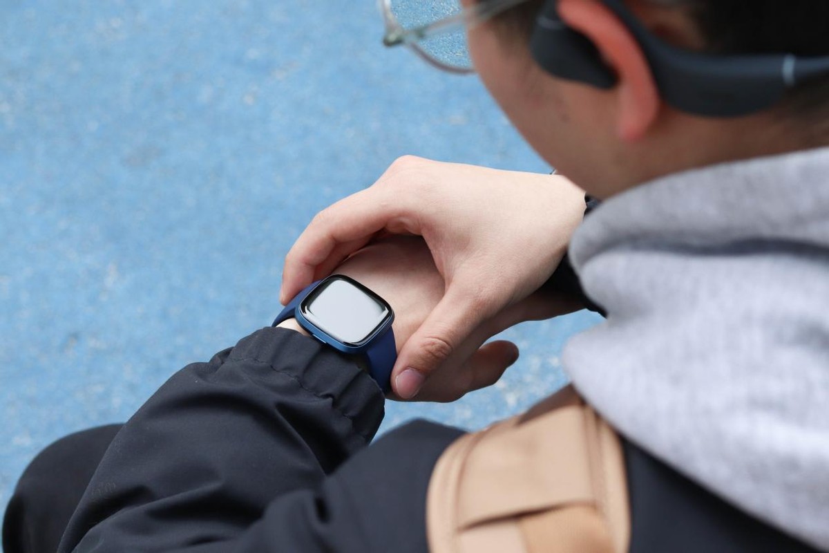 A must-have item for future health! Health smart watch makes your ...