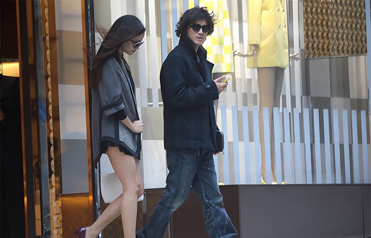 Akanishi Jin and Kuroki Meisa officially announced their divorce. The ...