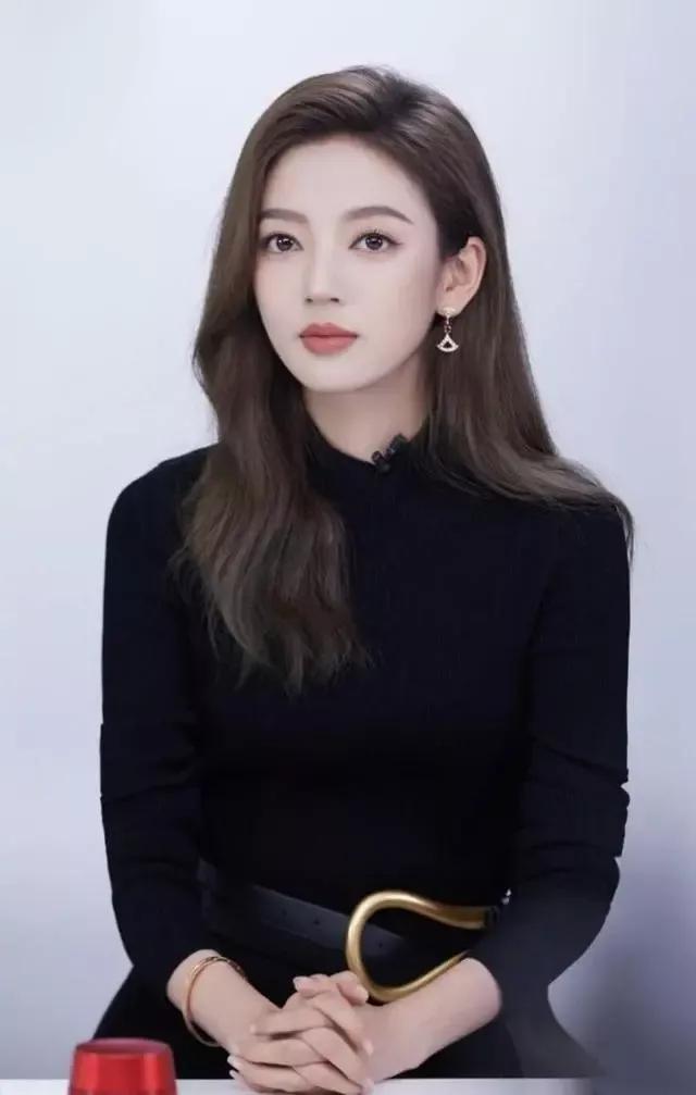 He Ruixian, a cold girl with natural beauty - iNEWS