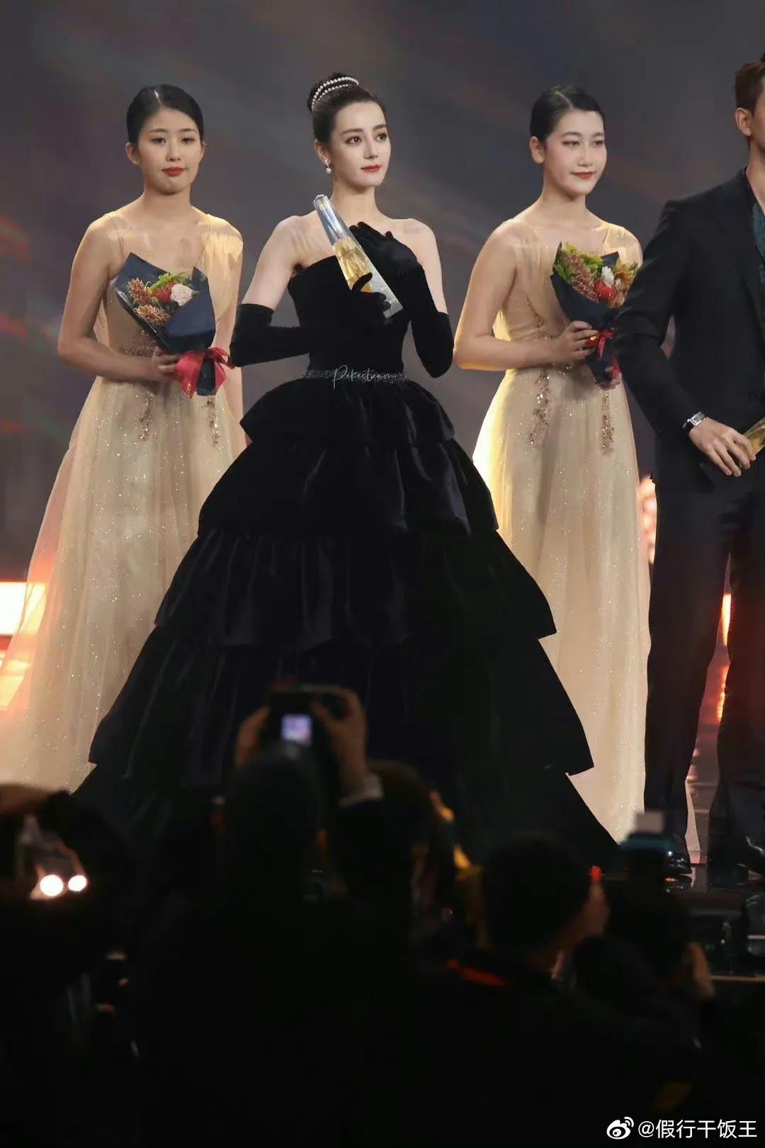 Today I bring you the most popular Weibo Night God Picture - iMedia