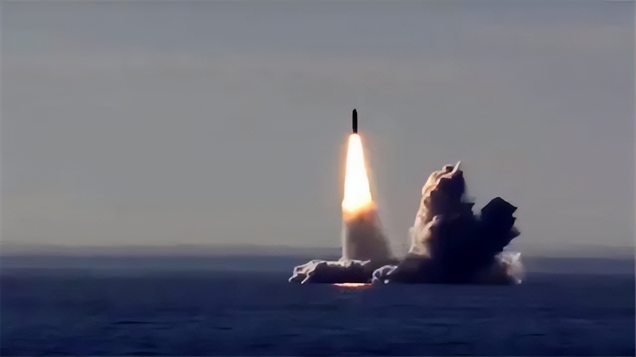 On the 28th, China lore! The 094A nuclear submarine approached Guam ...