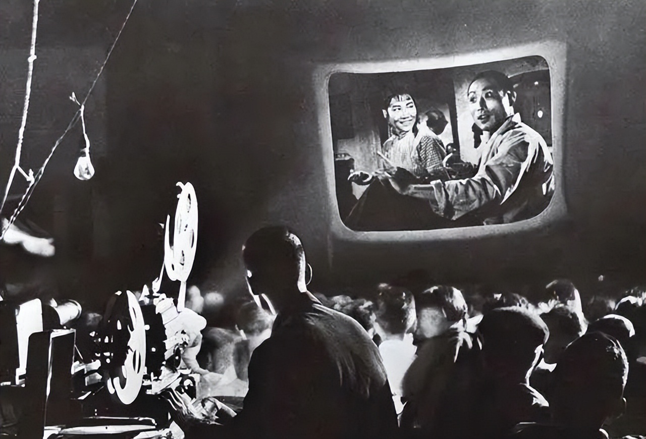 Remember the open-air movies back then? - iNEWS