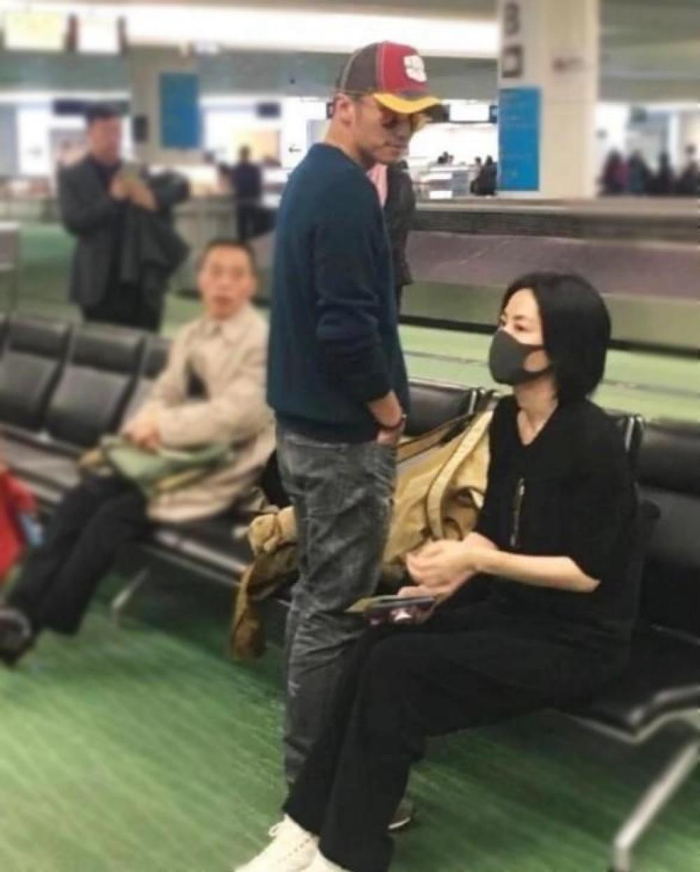 Feng Fei holds hands again! Netizen: Dreaming back to 2000, what does ...