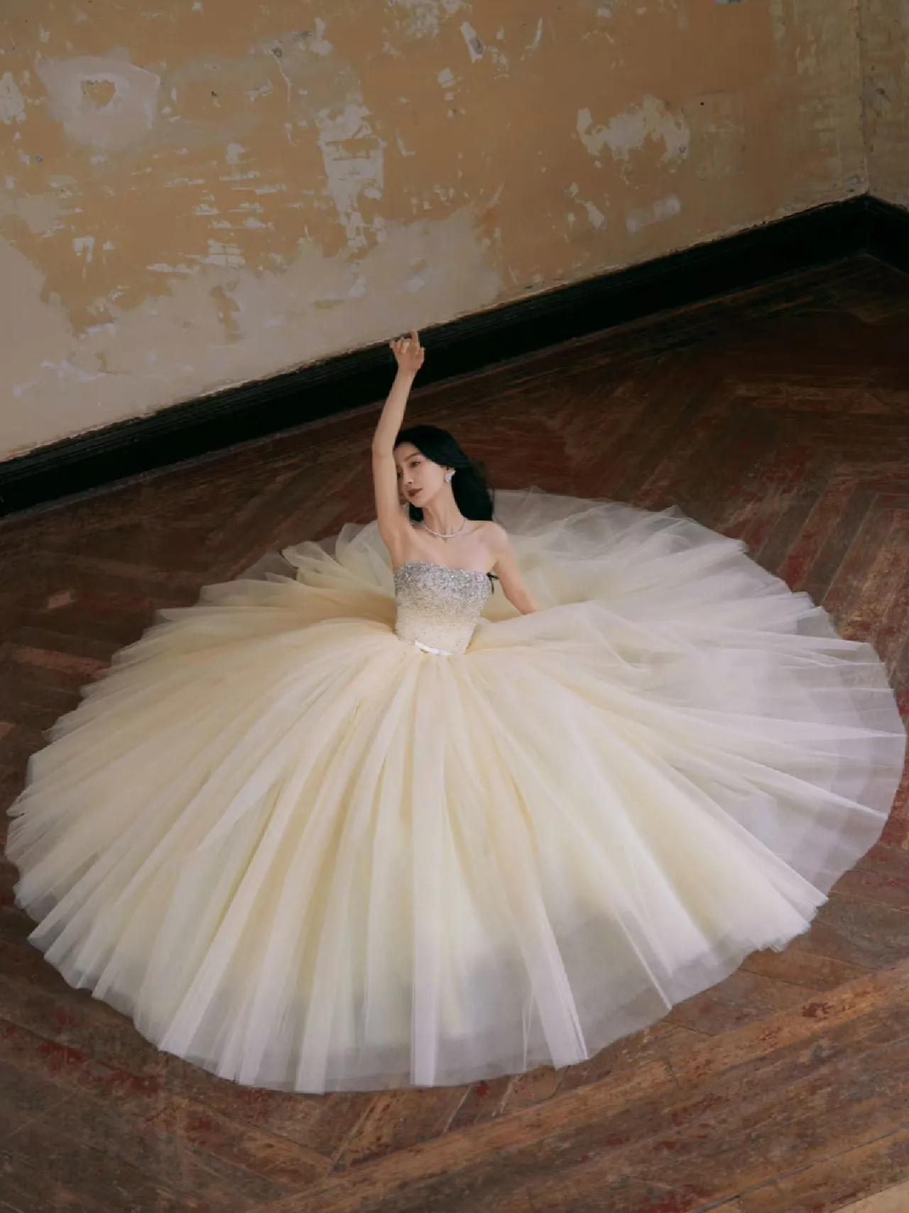 Angelababy wears goose yellow tube top crystal diamond princess dress ...