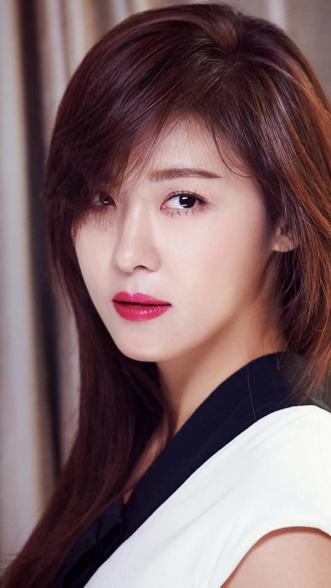 Korean actress - Ha Ji Won - iNEWS